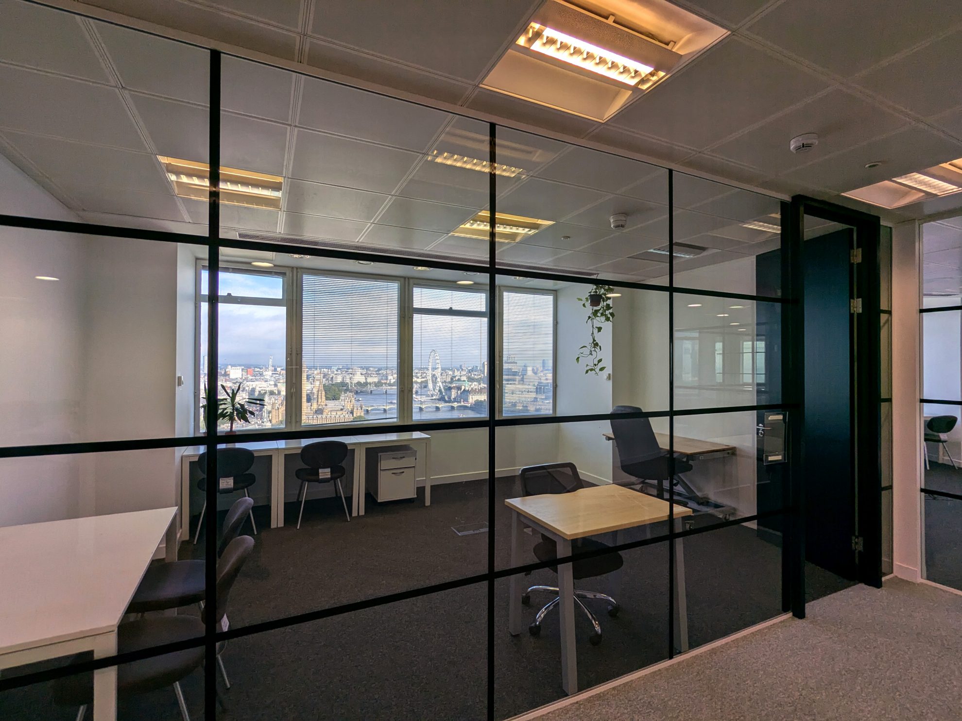 Millbank Tower Podium: Workspaces – Shared workspace and private studios